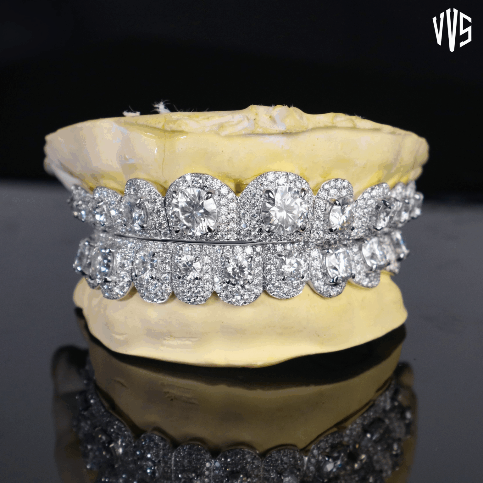 Diamond Iced Out Grillz (Pass Diamond) – VVS CULTURE